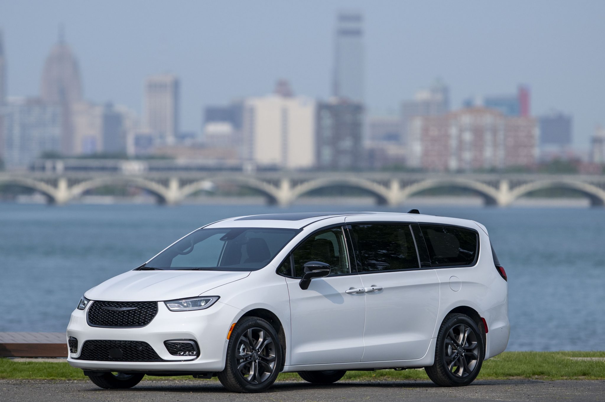 20 Years of Stow ‘n Go! Chrysler Marks 20 Years of Exclusive Minivan ...